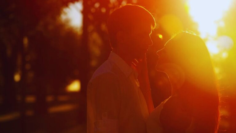 Secret Relationship: Signs, Reasons and Benefits